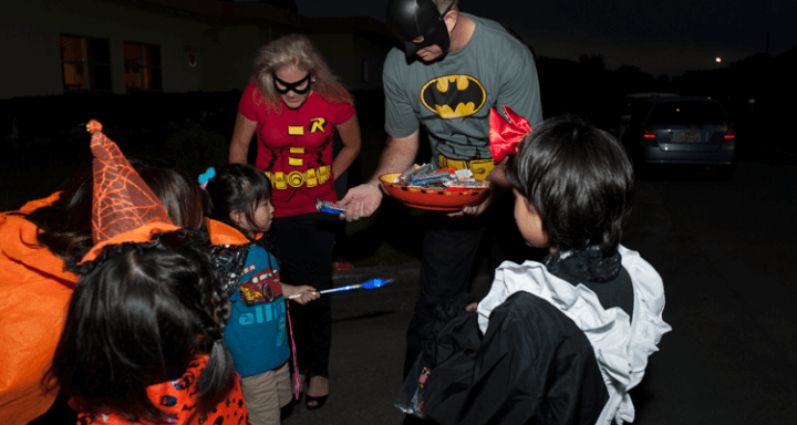 Halloween Safety Tips for Kids Who Go Trick-or-Treating - Learning Liftoff